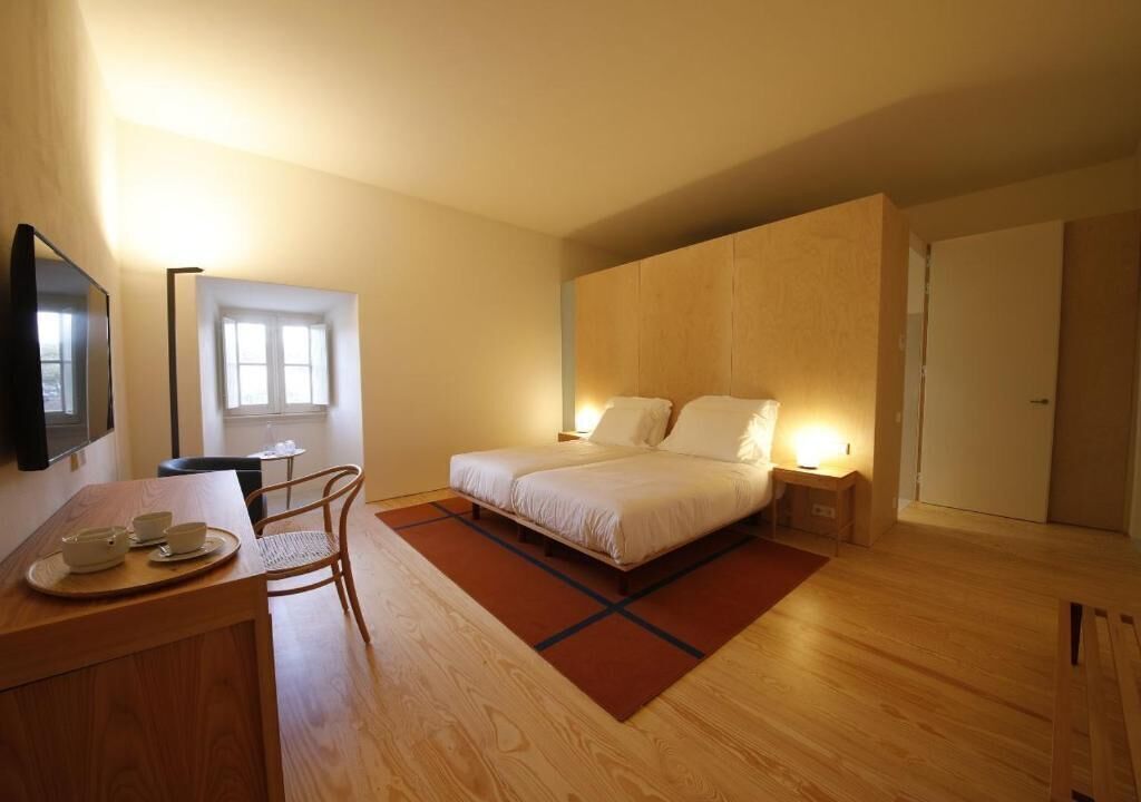 Frigobar, cofres nos quartos, quartos à prova de som, Wi-Fi de cortesia