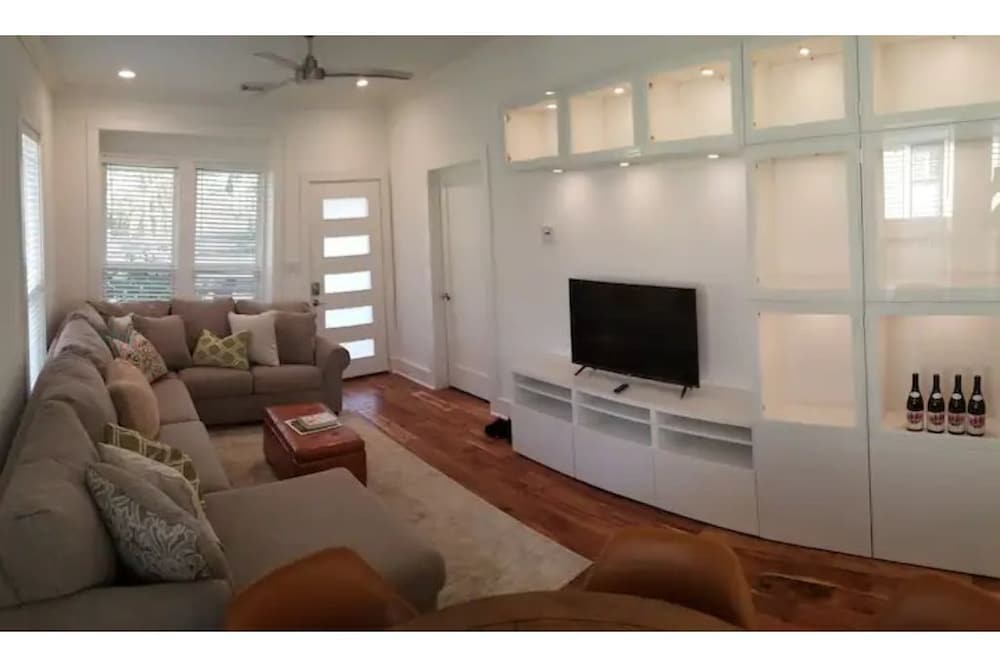 \Nprivate Heights Cottage - Houston, TX