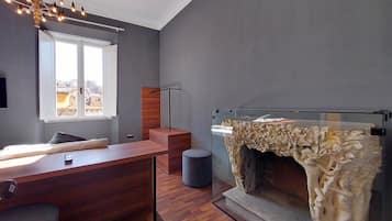 Quarto Deluxe | Roupa de alta qualidade, cofre no quarto, secretária