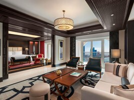 Suite Presidencial, 3 quartos | Roupa de alta qualidade, minibar, cofre no quarto, secretária