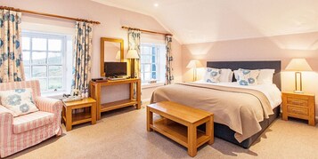 Quarto casal superior | Quartos à prova de som, Wi-Fi de cortesia, roupa de cama