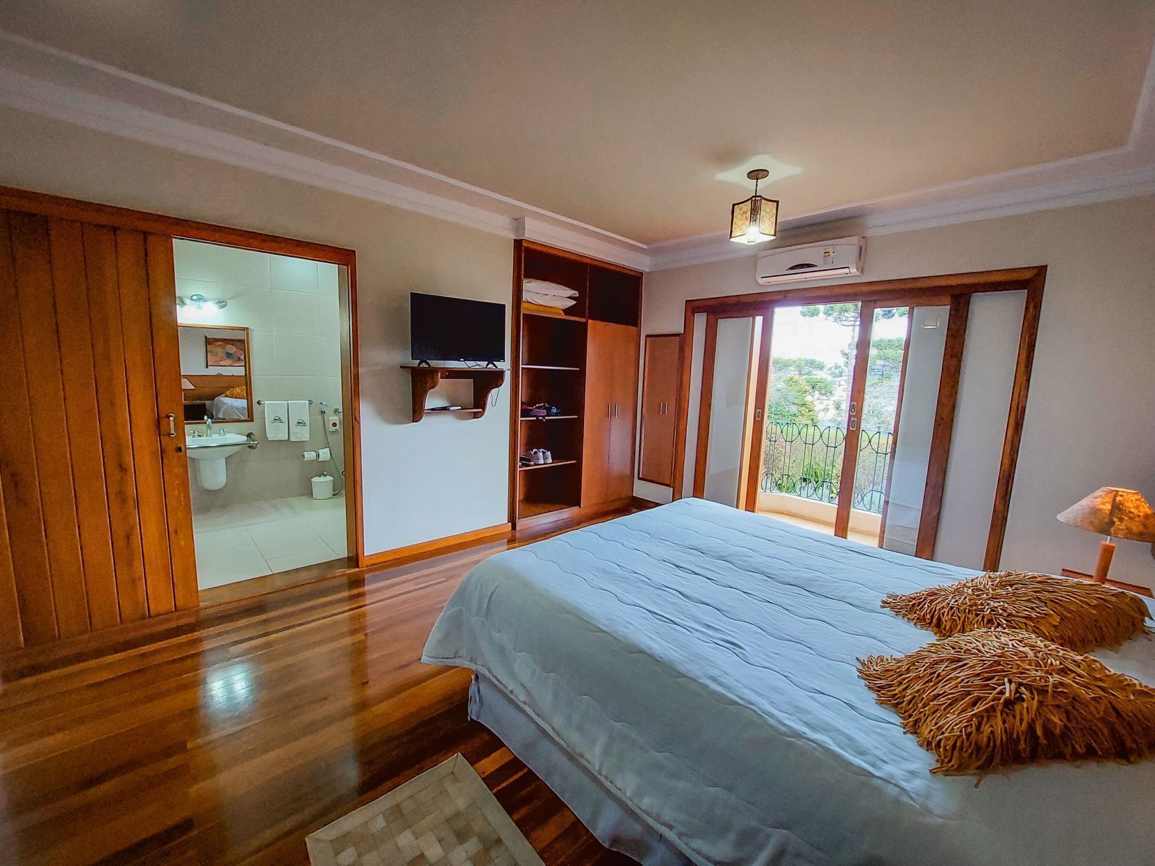 Minibar, Wi-fi grátis, roupa de cama fornecida 