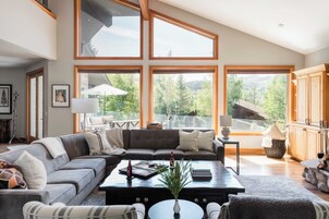 Televisor de 55 polegadas com canais digitais, lareira 