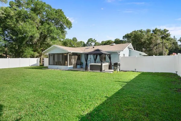 Inverness 2 Bedroom\/2 Bathroom Featuring A Hot Tub - Inverness, FL