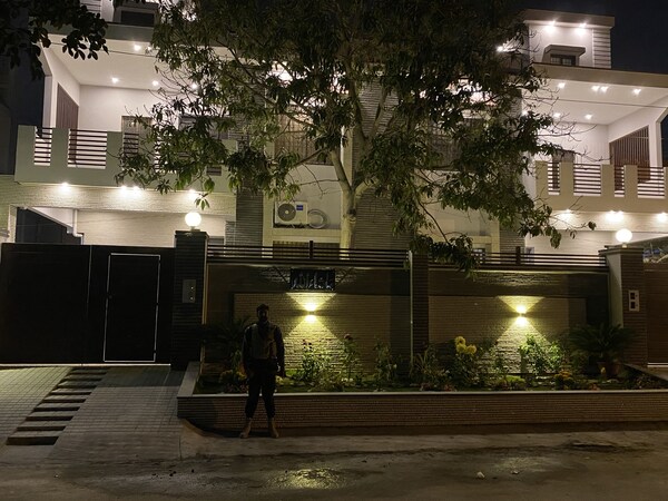 Contemporary Hygiene 4bd\/4bath,auto Generator - Karachi