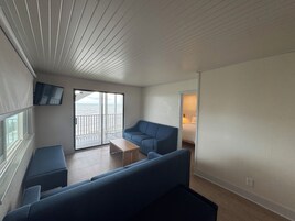 Vila standard (No air conditioning) | Área de estar