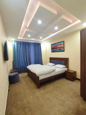 Quarto Duplo | Secretária adequada para computadores portáteis, Wi-fi grátis