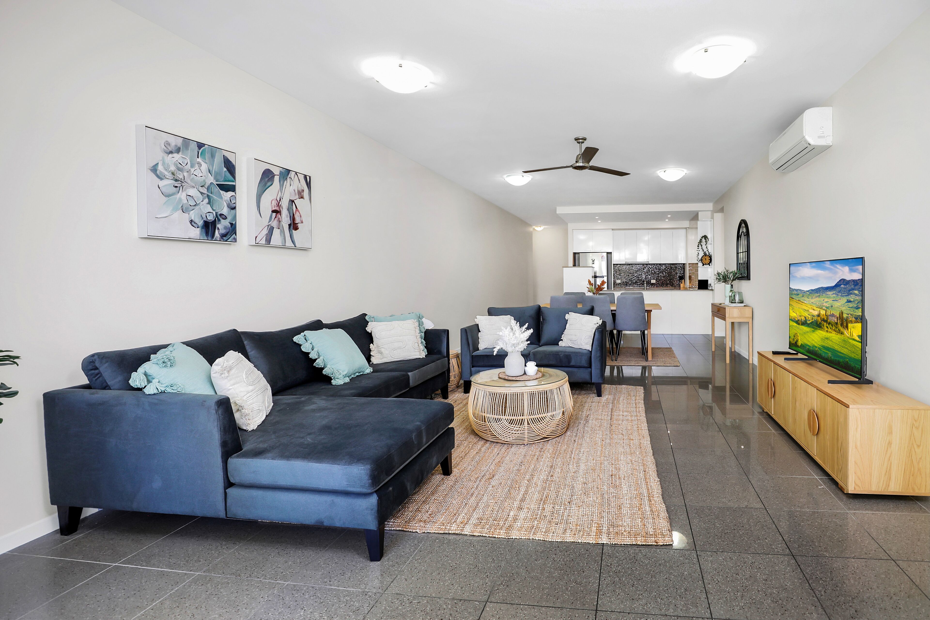 Apartamento Cidade | Sala de estar | Smart TV de 55 de polegadas com canais por cabo, televisor, Netflix 