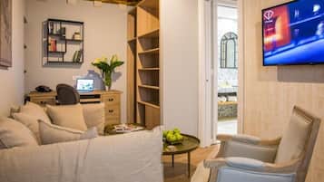 Suite Júnior | Sala | Smart TV de 40 de polegadas com canais digitais, televisor, Netflix