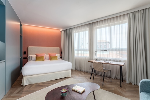 Quarto de Luxo | 1 quarto, roupa de alta qualidade, cofre no quarto, secretária