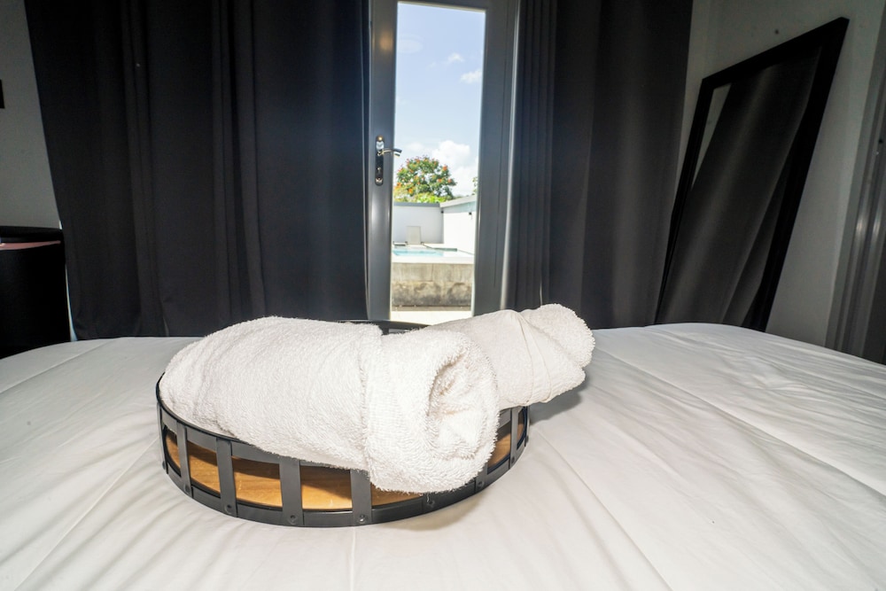 Private Pool, Hydromassage Jacuzzi & Short Drive Away From Amazing Beaches. - Arecibo