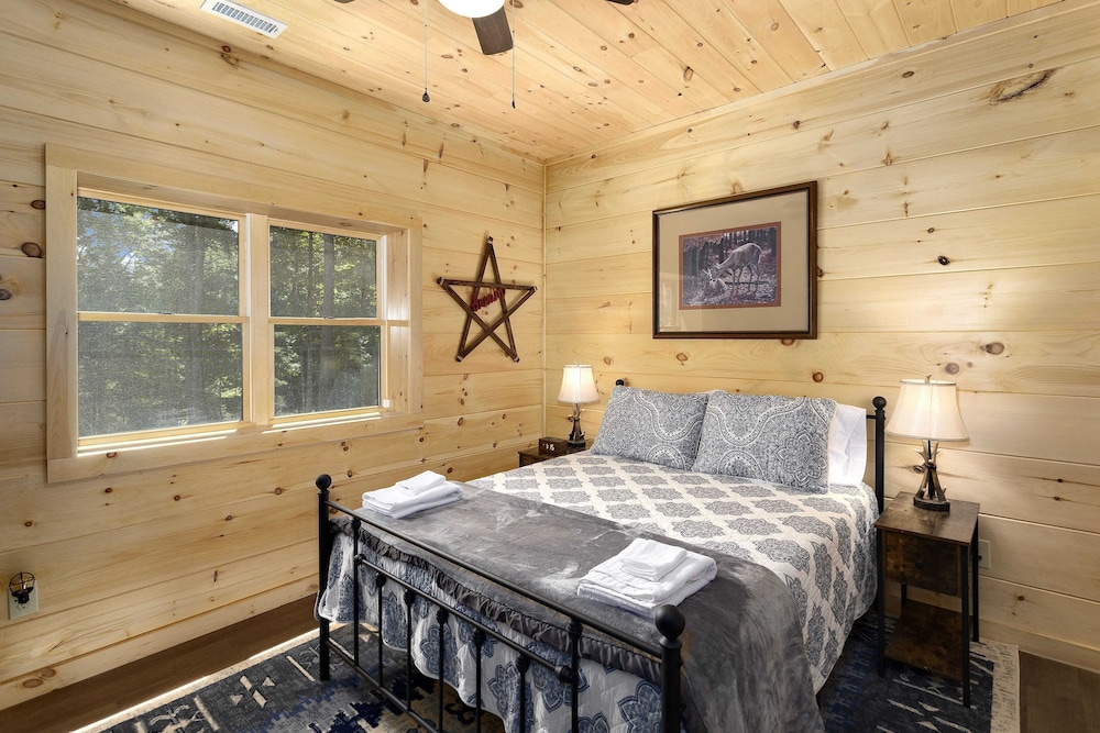 Beautiful Cabin In Peaceful Scenery - West Jefferson, NC