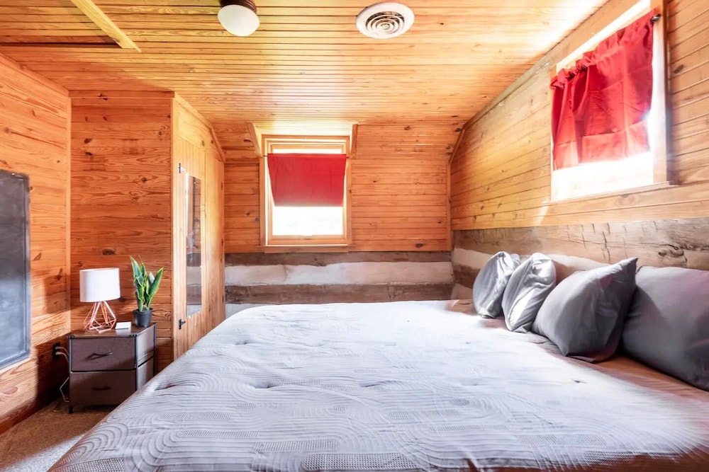 Stunning Boho Log Cabin Country Retreat With Pool - Forked Run State Park, Reedsville