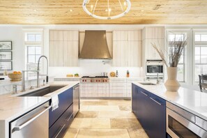 Casa (Multiple Bedrooms) | Parte interna