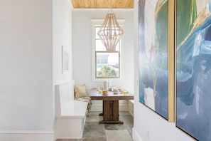 Casa (Multiple Bedrooms) | Parte interna