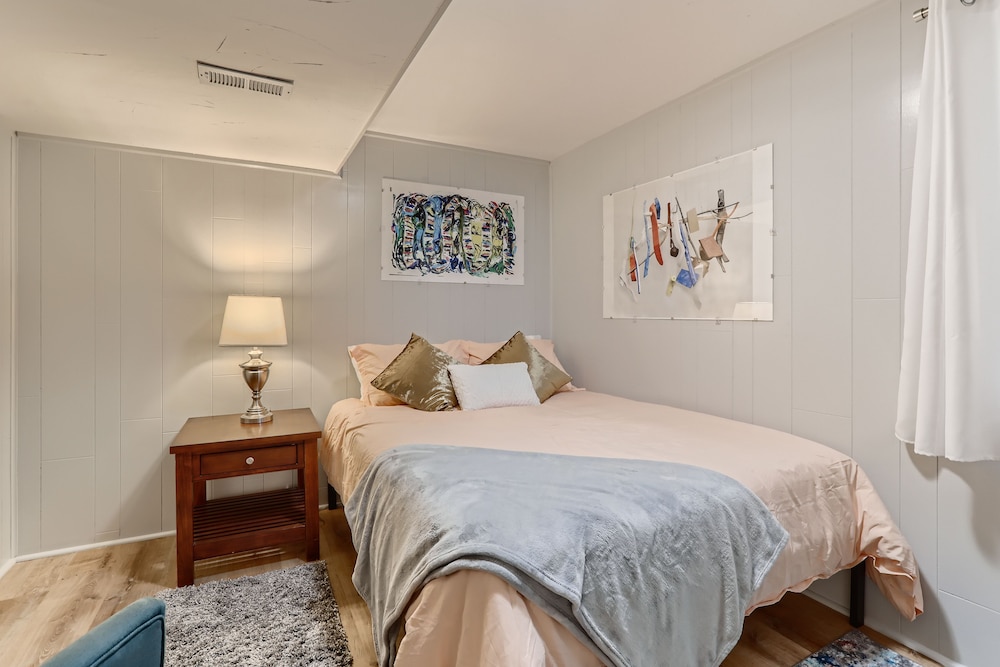 Artistic 2br W/ Private Entry, Btwn Den & Boulder - Thornton, CO