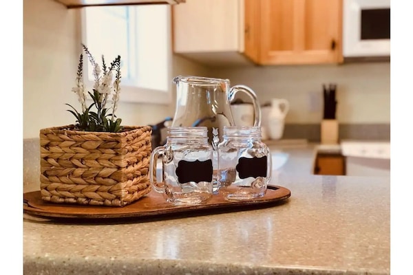 Cozy 1 Bedroom Condo With Pool - Medford, OR