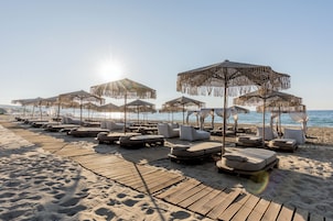 Toldos de praia gratuitos, espreguiçadeiras, guarda-sóis de praia