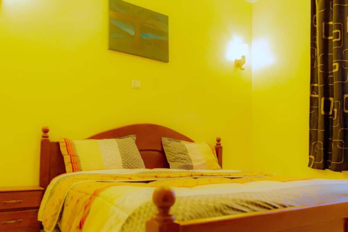 Cortinas blackout, Wi-Fi de cortesia, roupa de cama