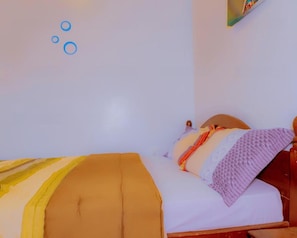 Cortinas blackout, Wi-Fi de cortesia, roupa de cama