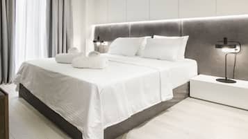 Apartamento Deluxe, 4 quartos, não fumadores, varanda | 4 quartos, cofre com capacidade para portátil