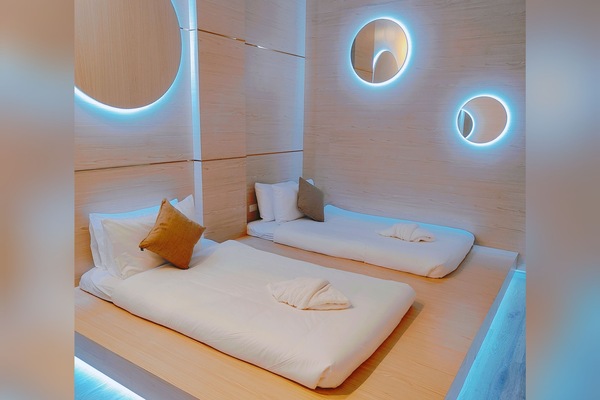 Japanese Bedroom Style, shared bathroom (Separate Men's and Women's / Floor) | Camas de colchão pillowtop, com decoração personalizada