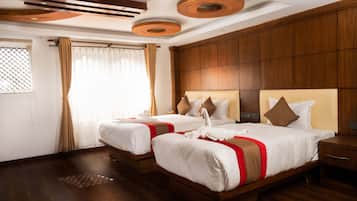 Quarto família | Roupas de cama premium, frigobar, escrivaninha, quartos à prova de som