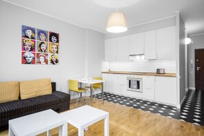 Apartamento, 1 quarto, cozinha | Cozinha privada | Uma máquina de lavar louça, utensílios de cozinha