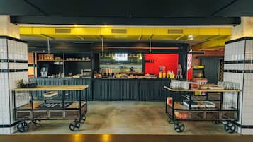 Café da manhã com buffet todos os dias mediante uma taxa
