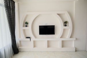 Apartamento superluxo, várias camas, banheira de imersão | 1 quarto, frigobar, escrivaninha, espaço de trabalho para notebook