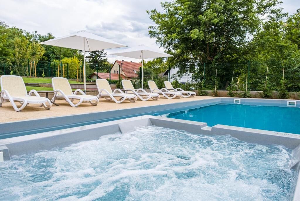 Piscina exterior sazonal 