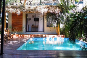 Piscina exterior, da(s) 9:00 à(s) 22:00, espreguiçadeiras
