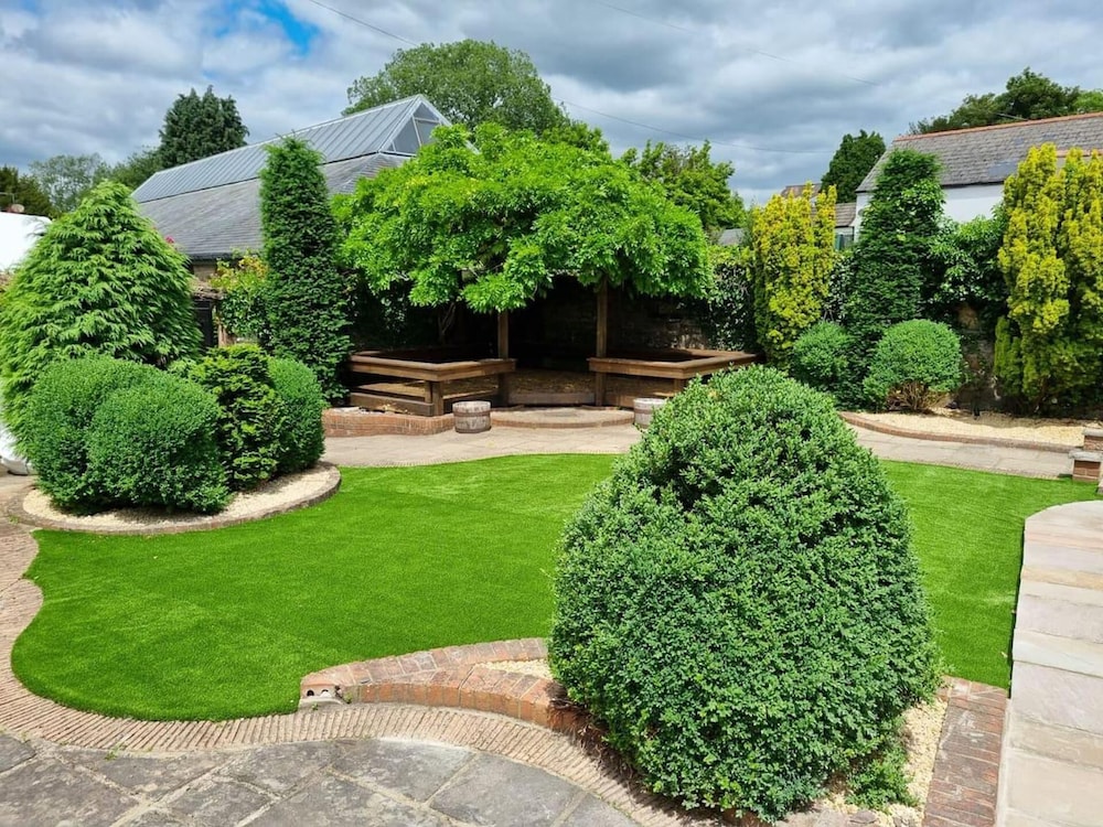 Remarkable 4-bed Cottage In Cearleon - Newport