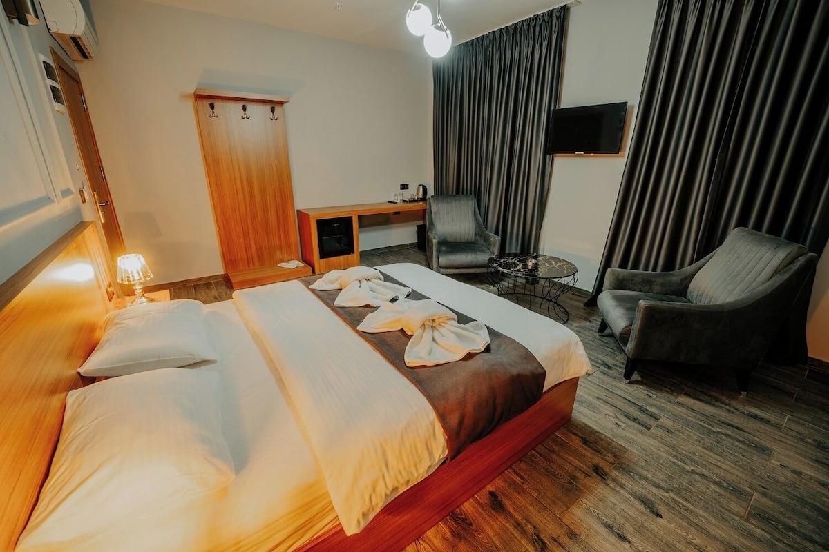 1 quarto, Wi-Fi de cortesia, roupa de cama