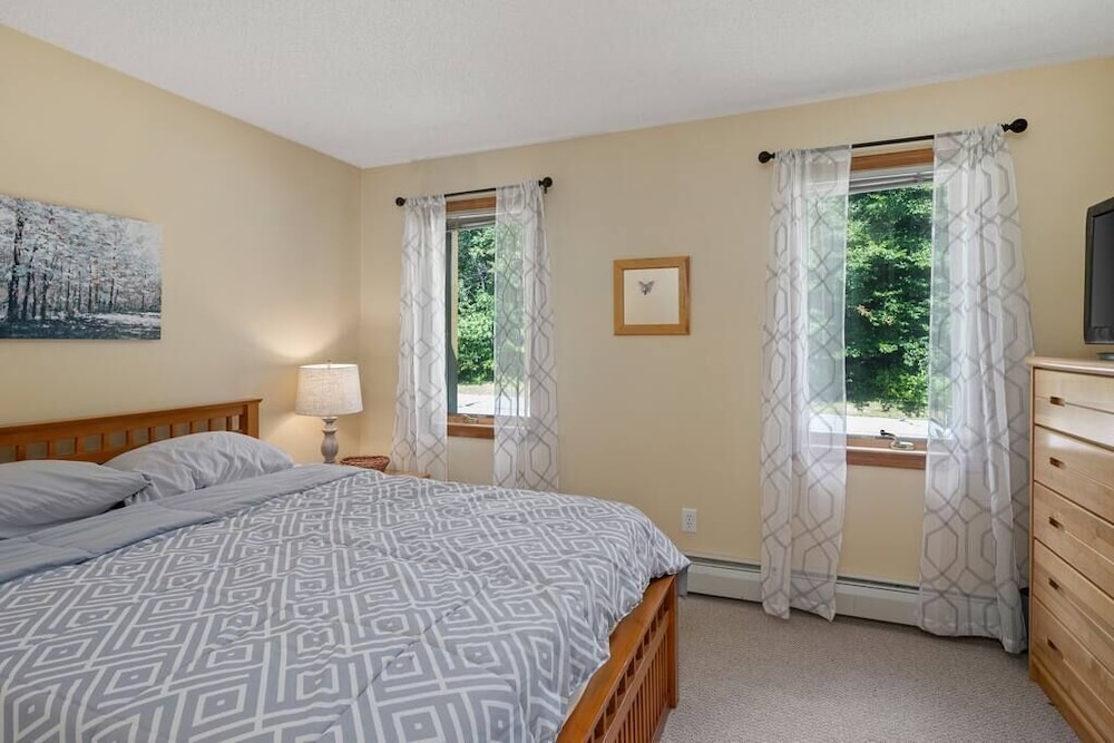 Timber Creek Retreat W/ Free Shuttle & Fireplace! - Mount Snow, VT