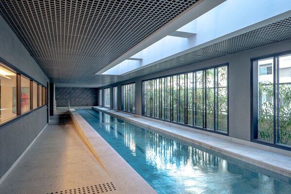 Piscina interior, piscina exterior 