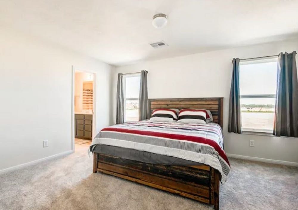 Newly Built Spacious Modern & Family Friendly Home - Spring, TX