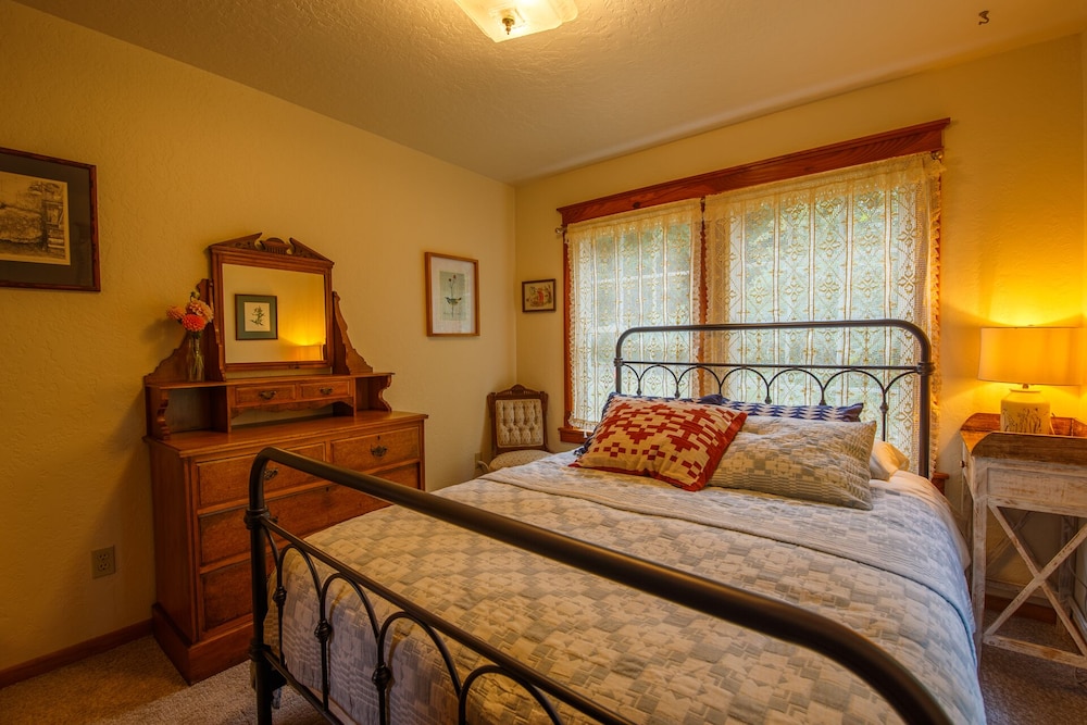Redwood Coastal Custom Farmhouse “Fleurhaven” - Trinidad, CA