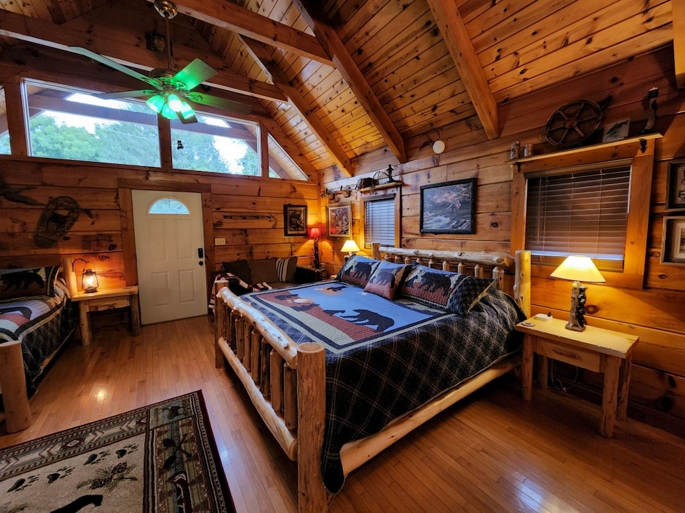 A Rushing Stream Of Dreams Creekside Cabin 1 Min To National Park! - Cosby, TN