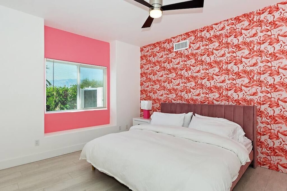 The Pink Bulldog Palm Springs Lux Villa - Palm Springs, CA