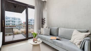 Apartamento luxo | Área de estar | Smart TV 40 polegadas com canais via satélite, TV