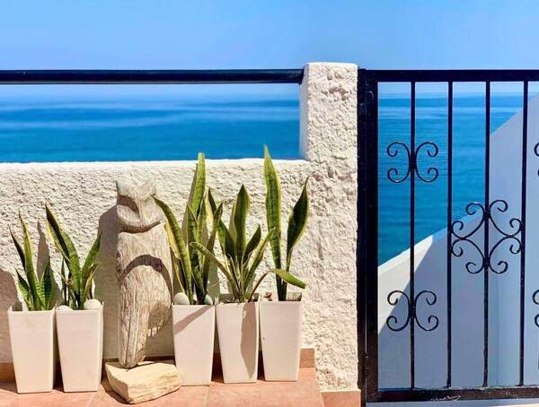 Elpida Seafront Paradise Apartment In Crete - La Canée