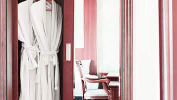 Quarto casal luxo | Cortinas blackout, quartos à prova de som, ferros/tábuas de passar roupa