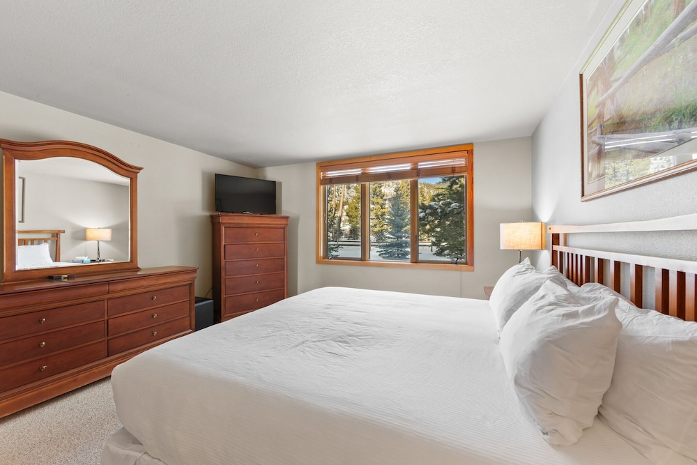 Private Balcony & Mountain Views, Close To Shuttle & Walk To Lakeside Village - Dillon