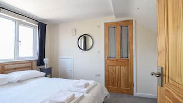 1 quarto, com decoração personalizada, com mobília individualizada