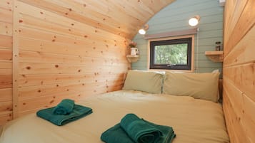 1 quarto, com decoração personalizada, com mobília individualizada