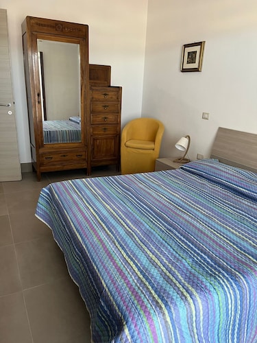 Splendido Appartamento Con Veranda-tortolì Centro - Girasole