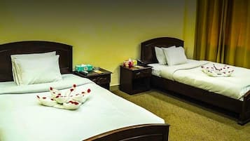 Quarto Deluxe | 2 quartos, roupa de alta qualidade, edredões de penas, secretária