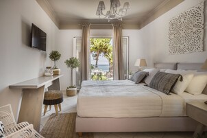 Superior Room with Sea View | Camas com colchões pillow-top, cofres nos quartos