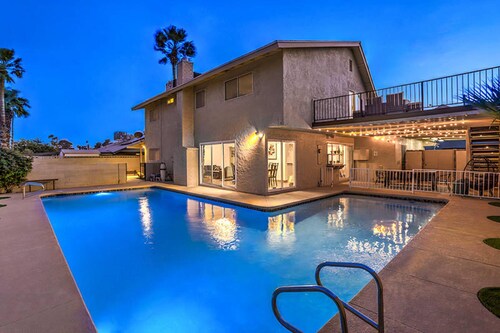 Oasis Near Strip Lap Pool, Spa, Sauna, Deck, Poker - Las Vegas, NV